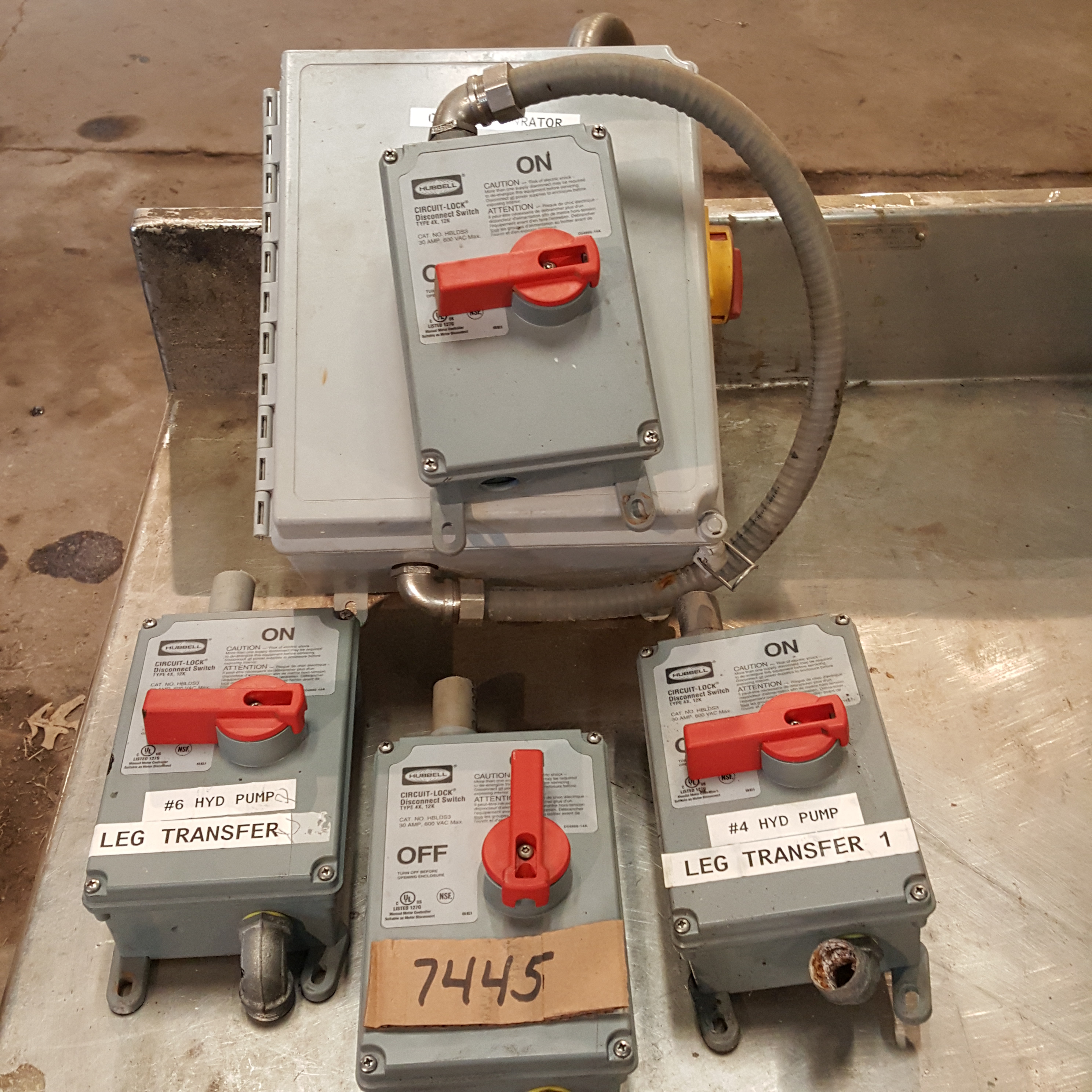 Switch (disconnect) - Hubbell (7445) | Diligent Equipment Exchange