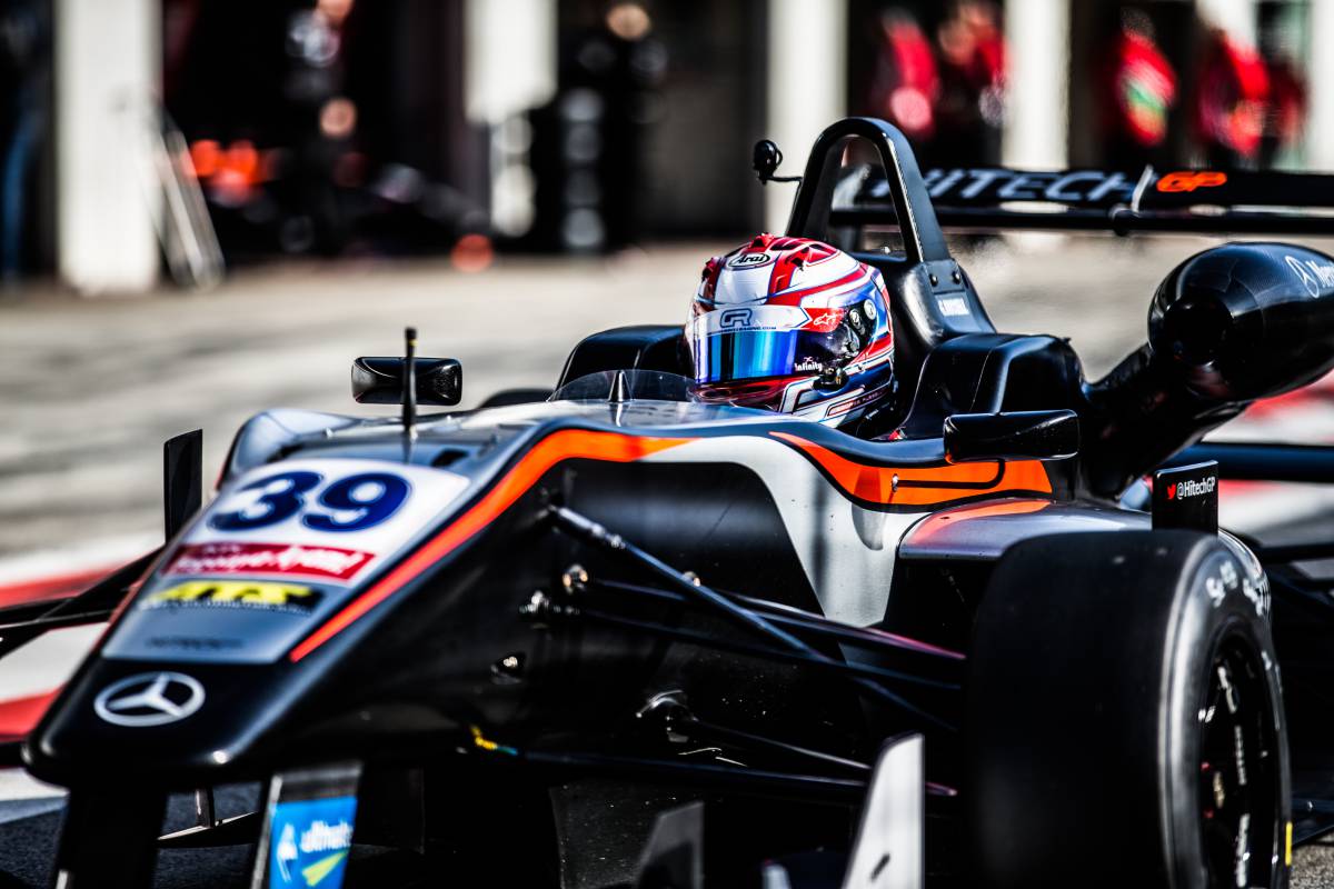 George Russell confirmed as Hitech GP's first FIA F3 signing