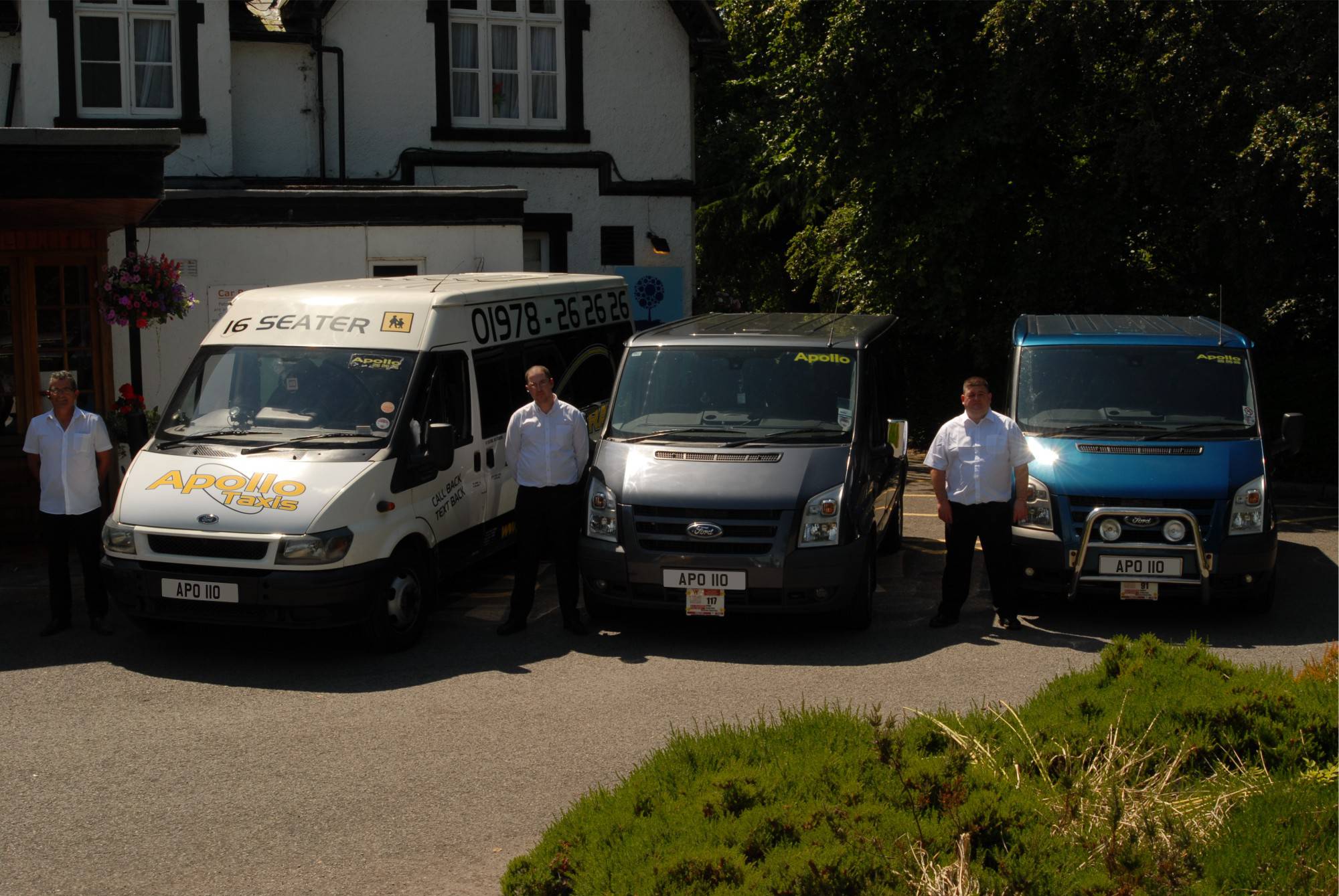 8-Seater Minicab Service | Apollo Taxis | Wrexham Taxis