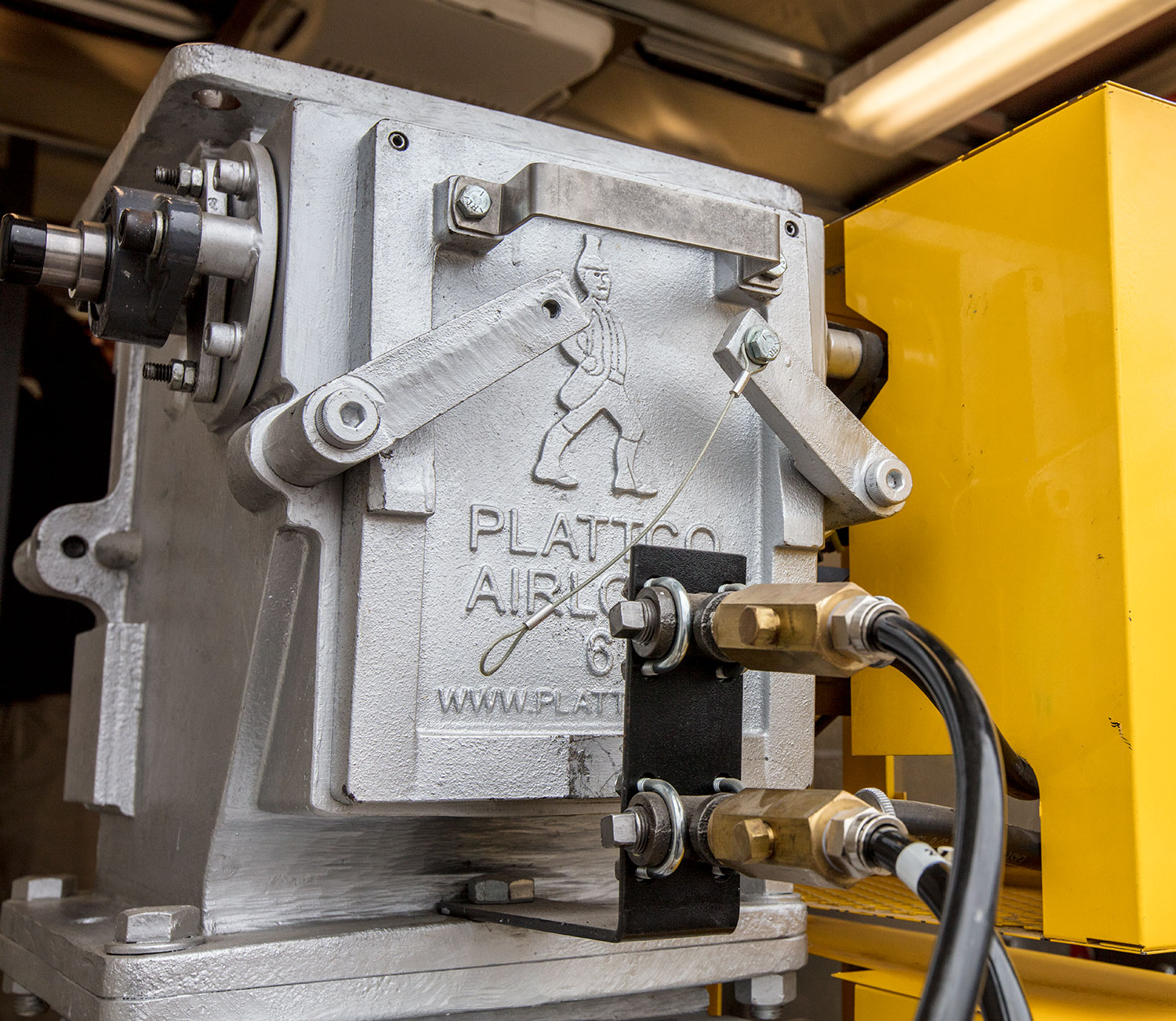 Plattco Double Flap Airlock Valve Vs. Rotary Valves