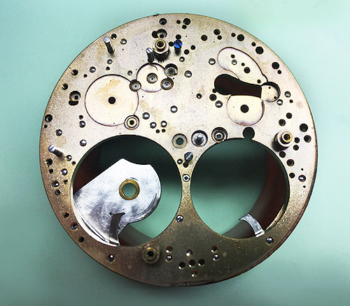 BRINGING NEW LIFE TO CLASSIC TIMEPIECES