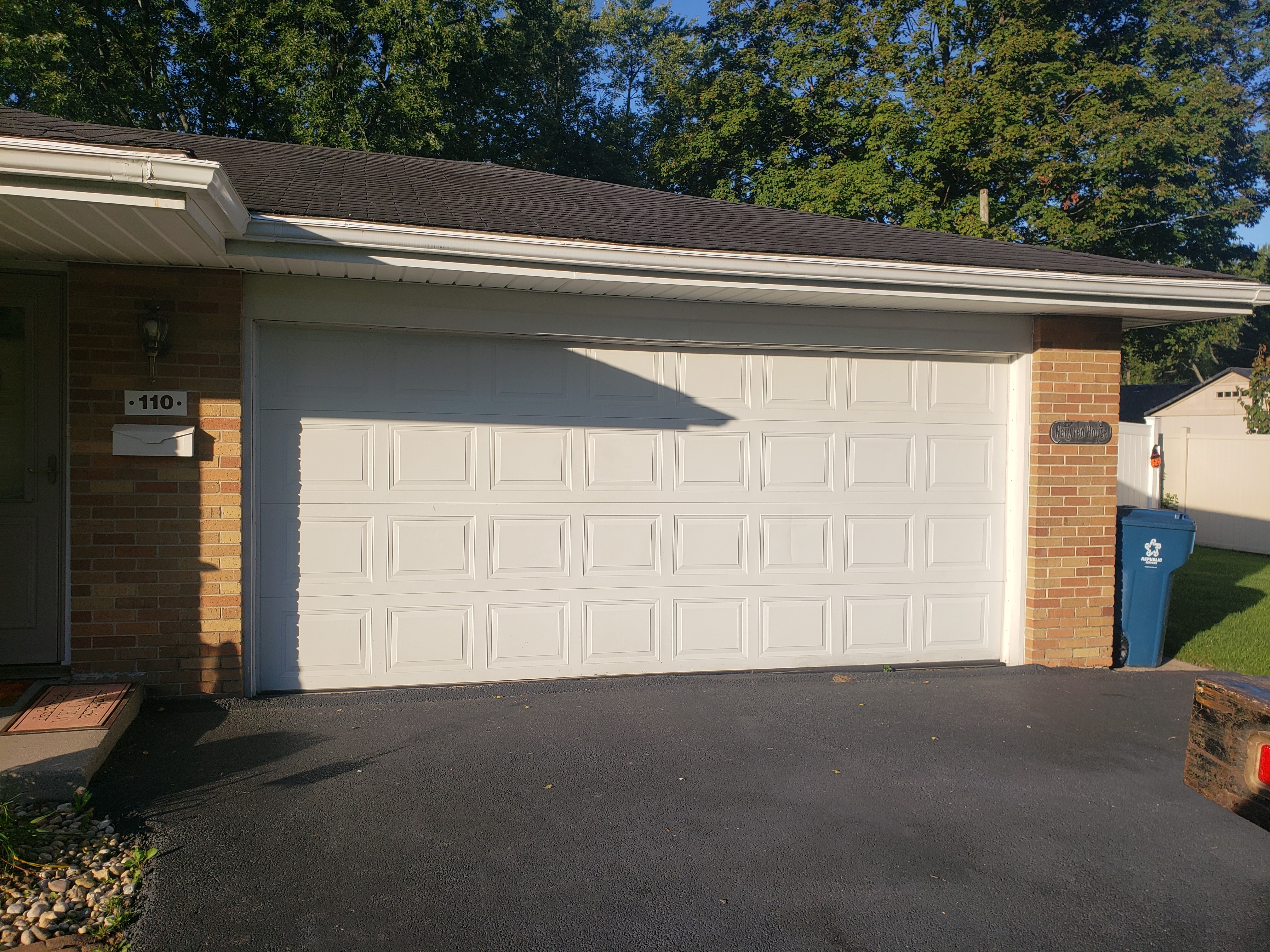 CHI Model 4283 with Garadry Seal | Residential Installation | Door ...