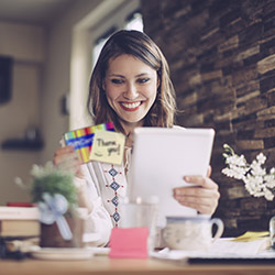 How Non-Cash Awards Can Boost Your Employee Recognition