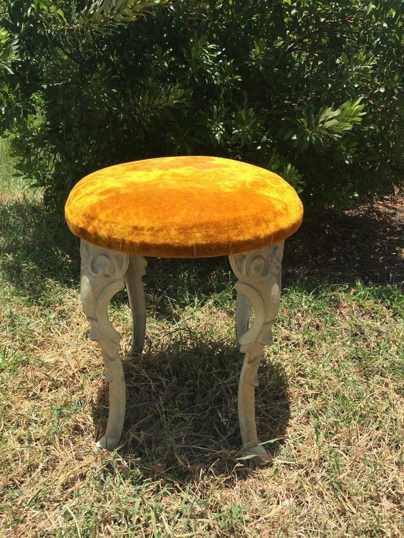 Wedding Decor Accessories: Gold Stool