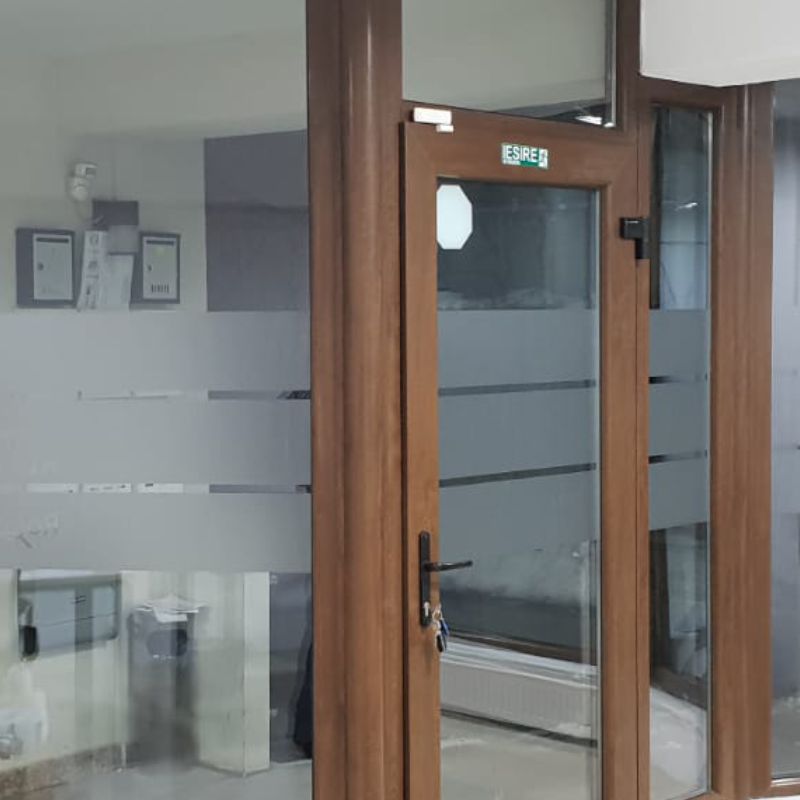 Folii sablare geamuri si vitrine | SignAd Bucuresti