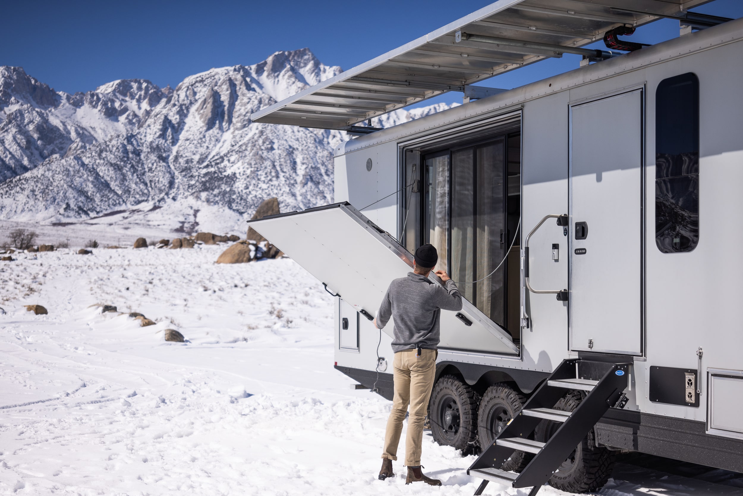 Living Vehicle : Luxury Unplugged