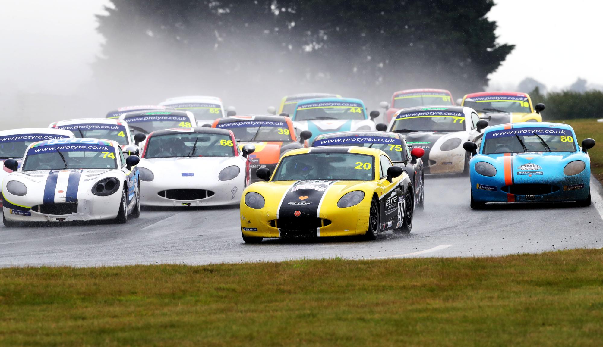 Summer Break for Ginetta GT5 Challenge Team's Leaders Elite Motorsport ...