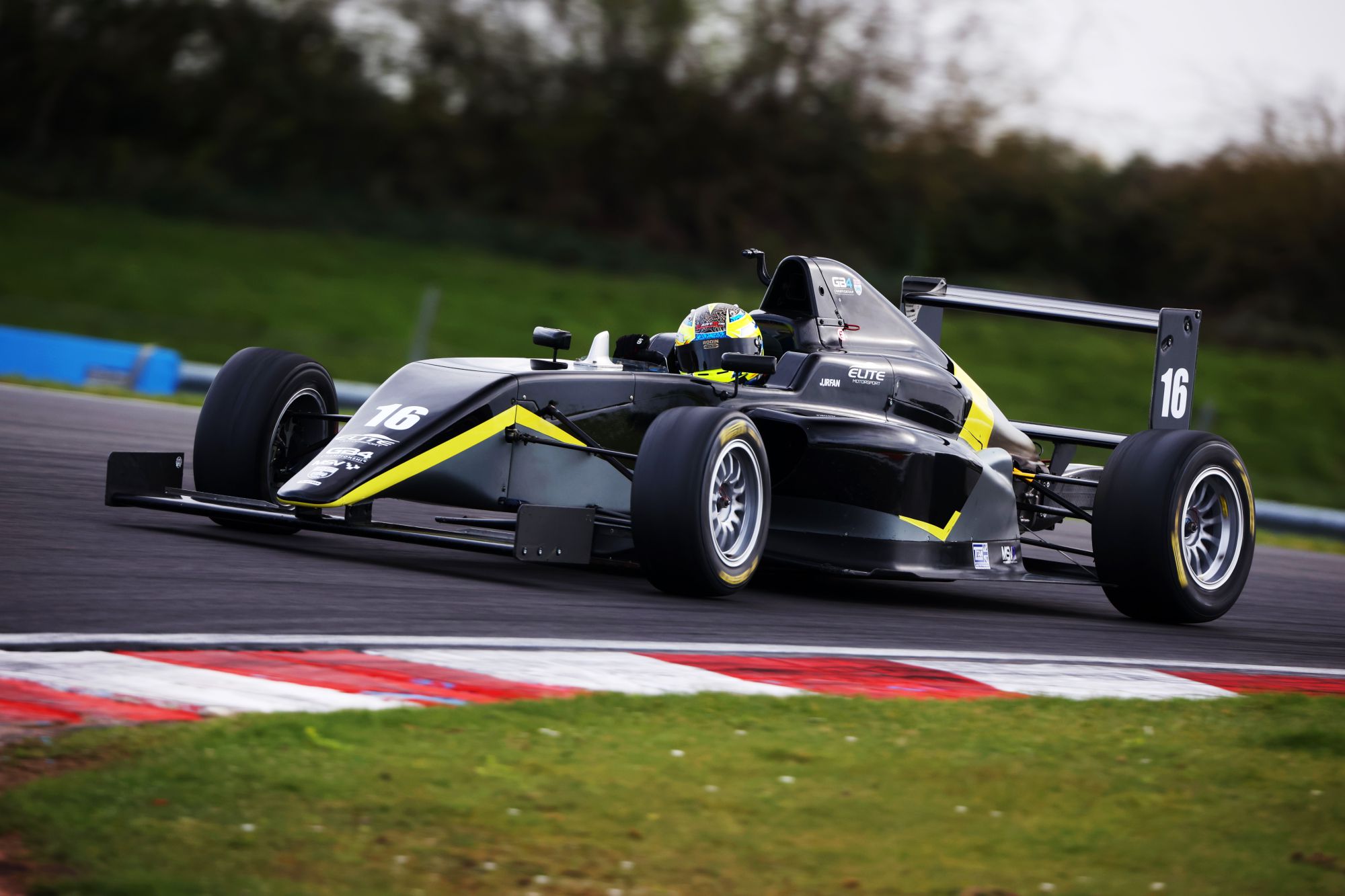Irfan & Reynolds Contest Oulton GB4 Opener with Elite Motorsport ...