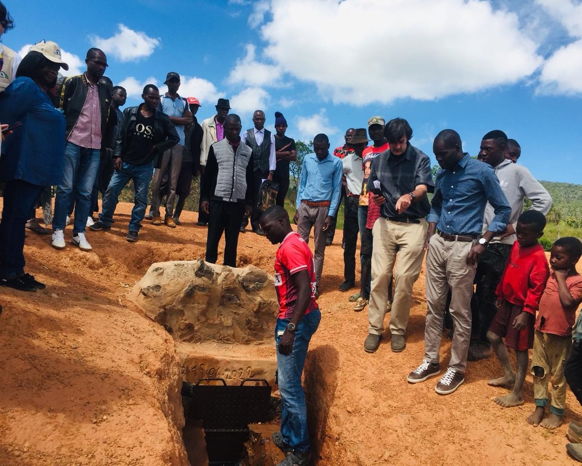 Huambo | Embaixada Americana visita projeto de abastecimento de água na ...