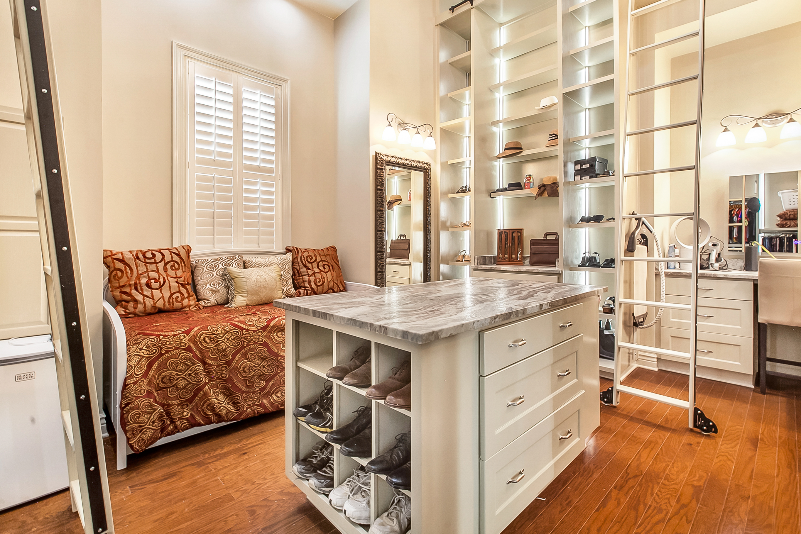 Closet Showcase | Lamp Design + Build