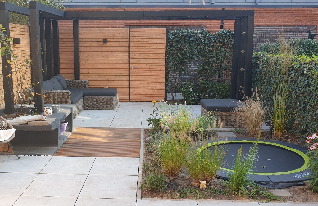 Betonnen U elementen in Haarlem - Wetter Tuinen