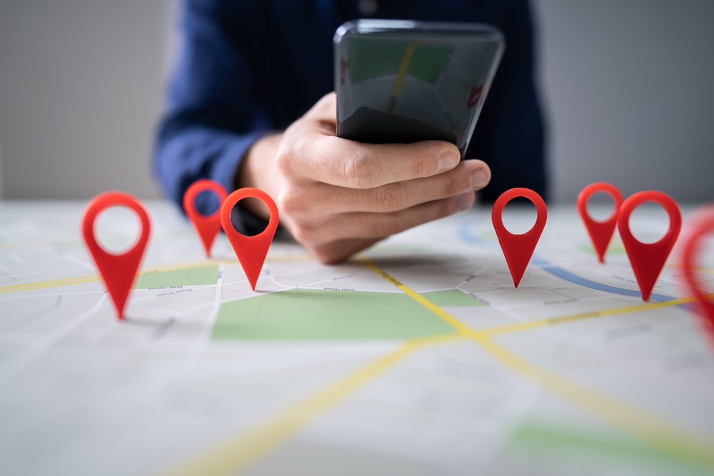 How To Use the 'Find My' App with Siri | Siri User Guide