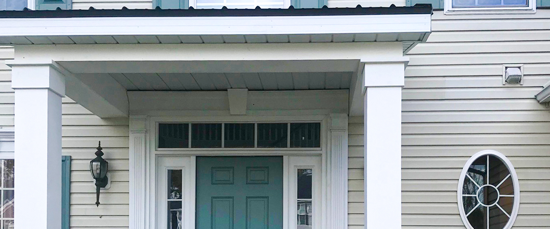 New porch roof over the front entrance | ProCon Exteriors