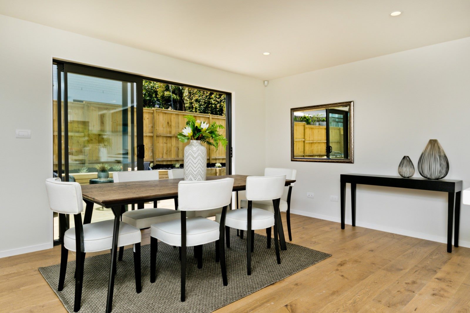 dining room home staging | Distinctive Homestaging