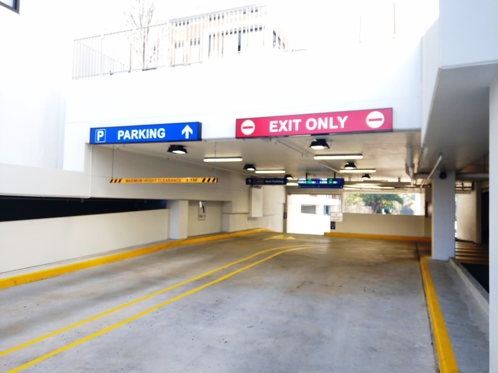How car park owners reduce congestion with high tech parking guidance