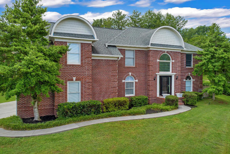 Dominique Oro | Honors Properties Team