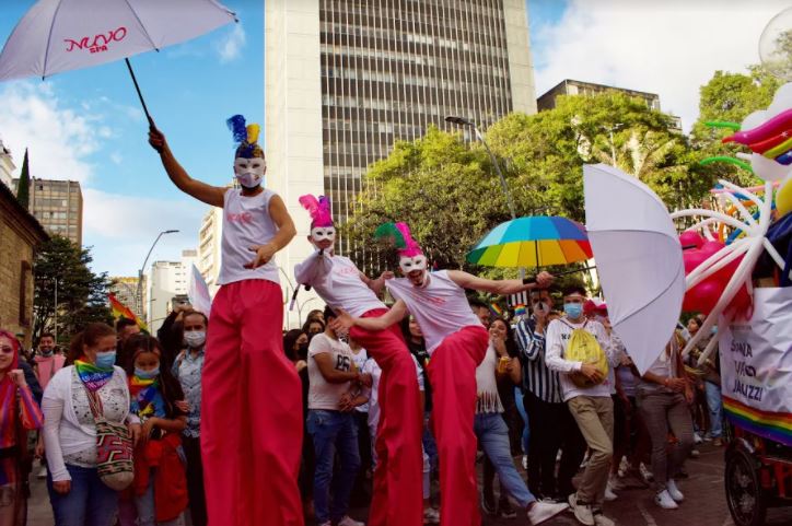 Foto Reportaje Marcha Pride: Bogotá Explotó en Colores y Gritos de Libertad