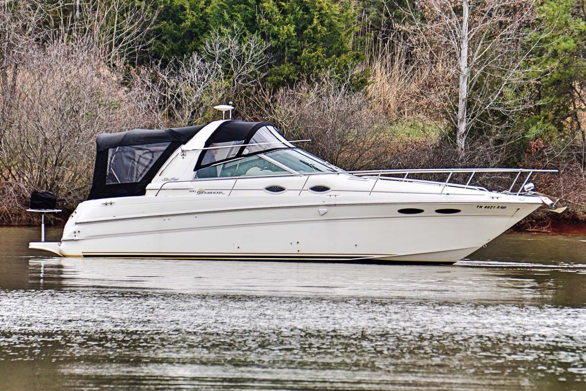 Sea Ray 290 Sundancer | Harbortowne Marine | Full Service Marine Brokerage