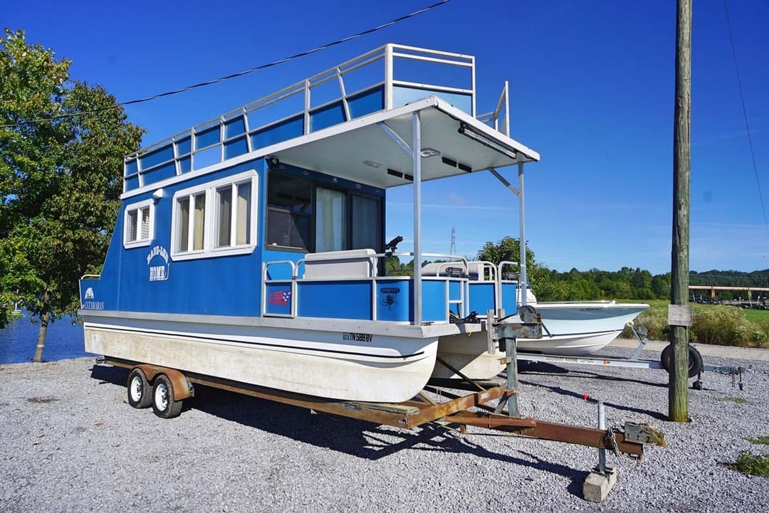 Custom Houseboat Pontoon | Harbortowne Marine | Full Service Marine ...