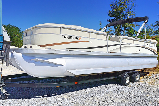 Bennington 2575 RL | Harbortowne Marine | Full Service Marine Brokerage