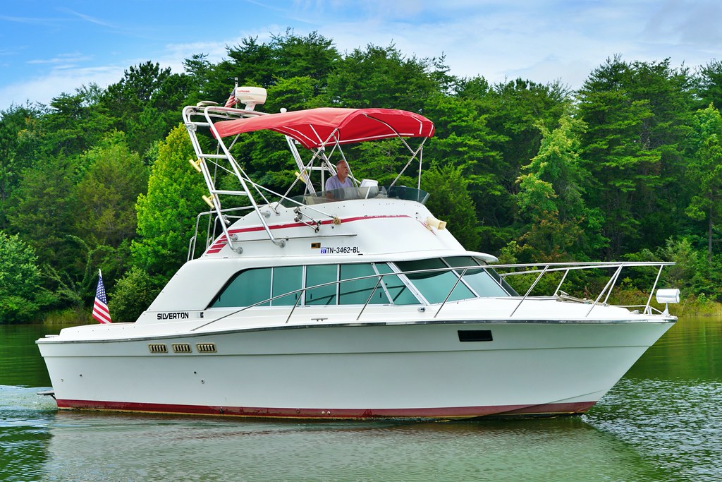 Silverton 31 Sedan | Harbortowne Marine | Full Service Marine Brokerage