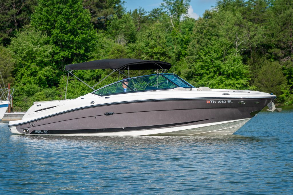 Sea Ray 270 SLX | Harbortowne Marine | Full Service Marine Brokerage