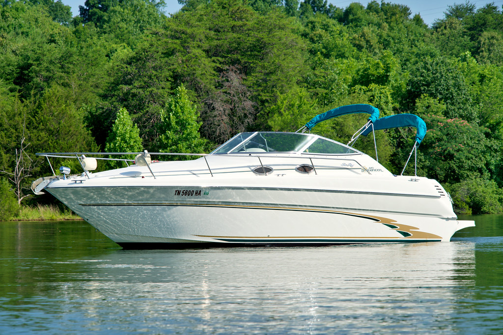 Sea Ray 270 Sundancer | Harbortowne Marine | Full Service Marine Brokerage