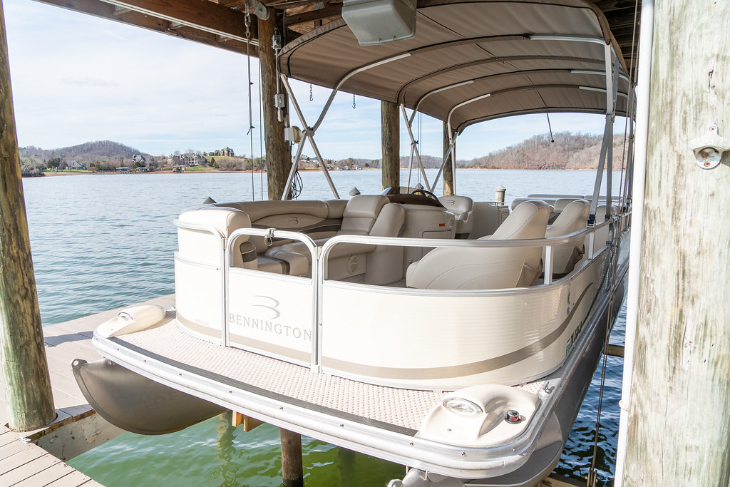 Bennington 2575 RLX | Harbortowne Marine | Full Service Marine Brokerage