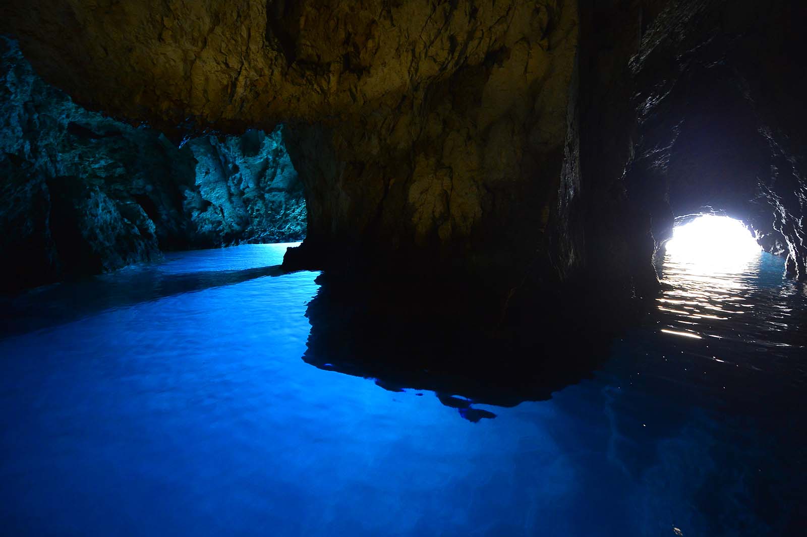 TZ Komiža - što raditi: MODRA ŠPILJA (BIŠEVO)