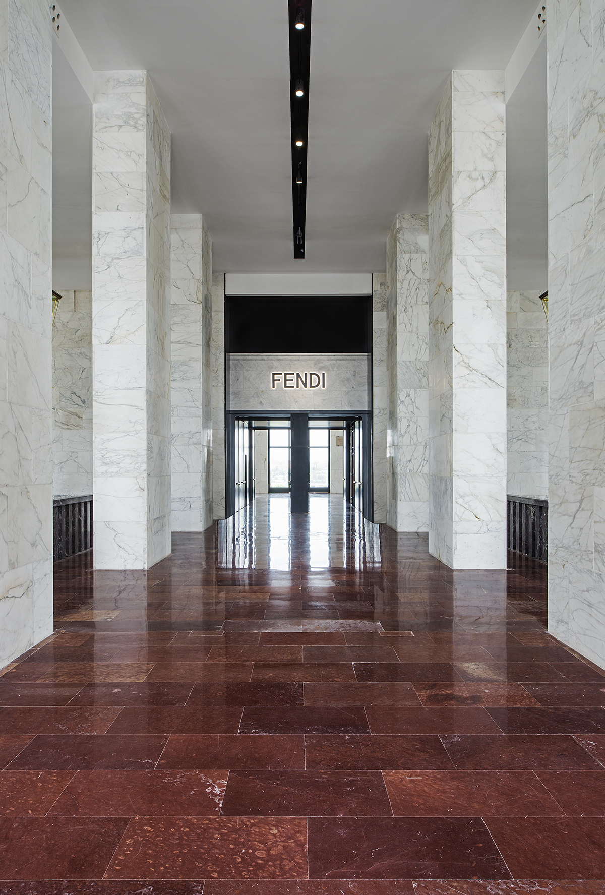 simple flair / stories / UNA NUOVA CASA PER FENDI