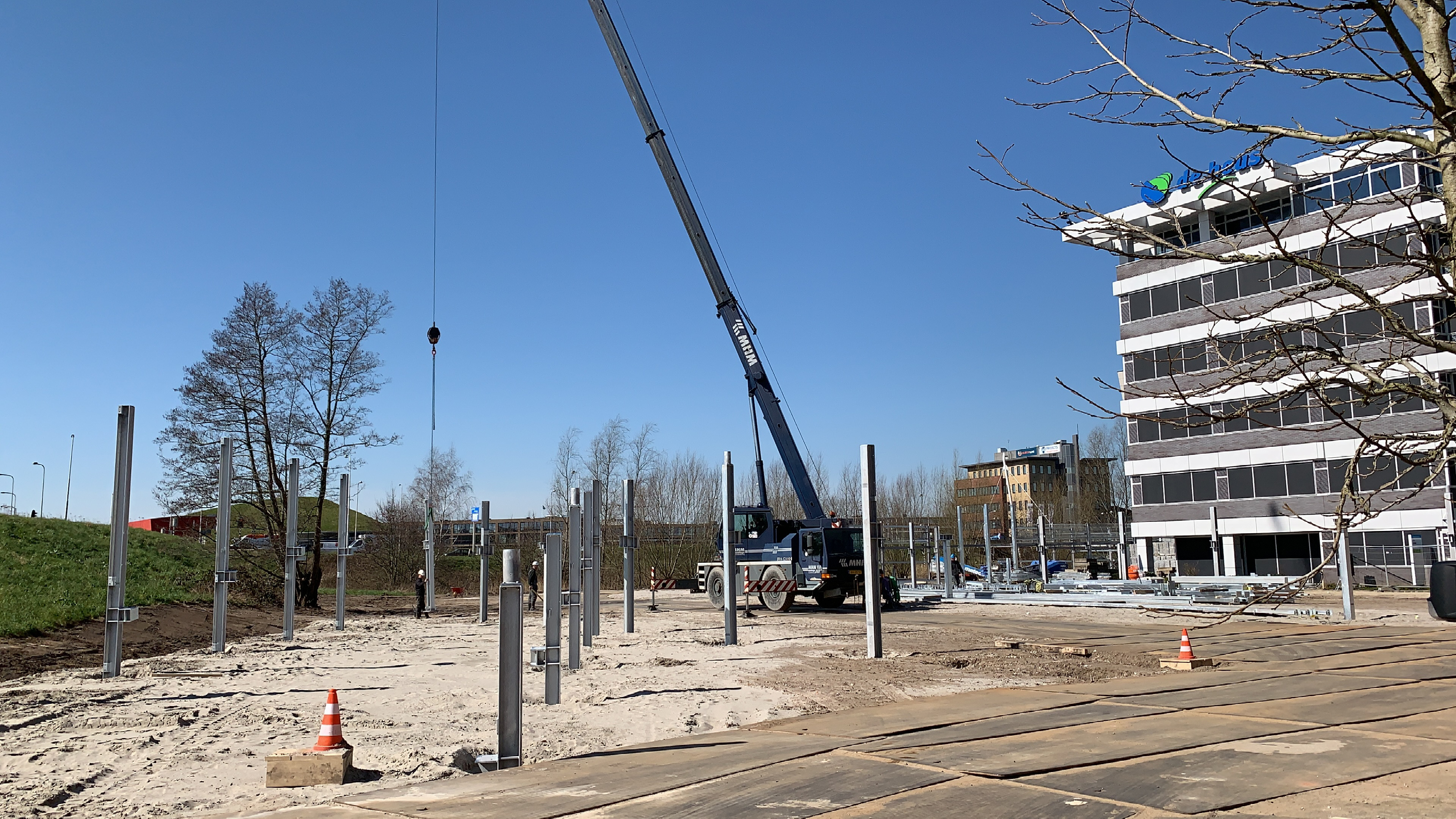 Hoogste punt bouw parkeervoorziening De Heus Voeders in Ede