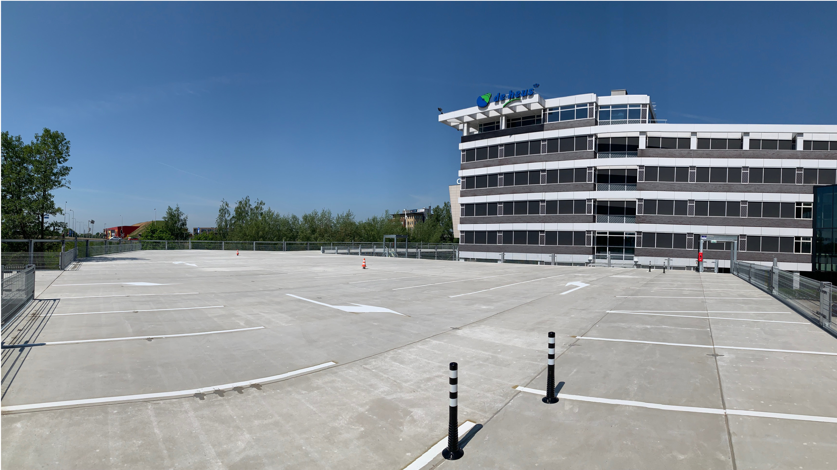 Nieuw parkeerdek De Heus Voeders Ede succesvol opgeleverd