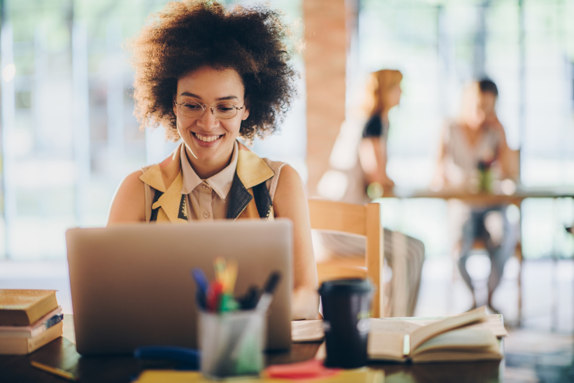 Saiba o que é ensino híbrido e as vantagens que traz para os alunos