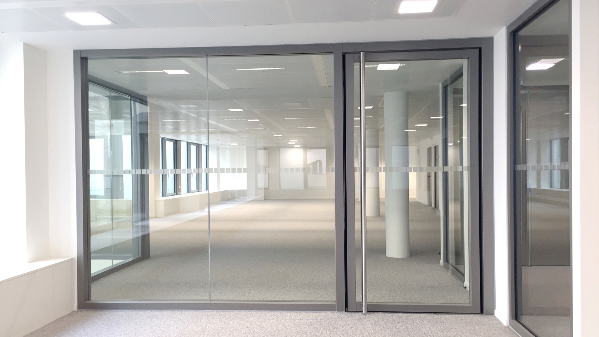 Porte coupe feu vitrée simple vantail acier