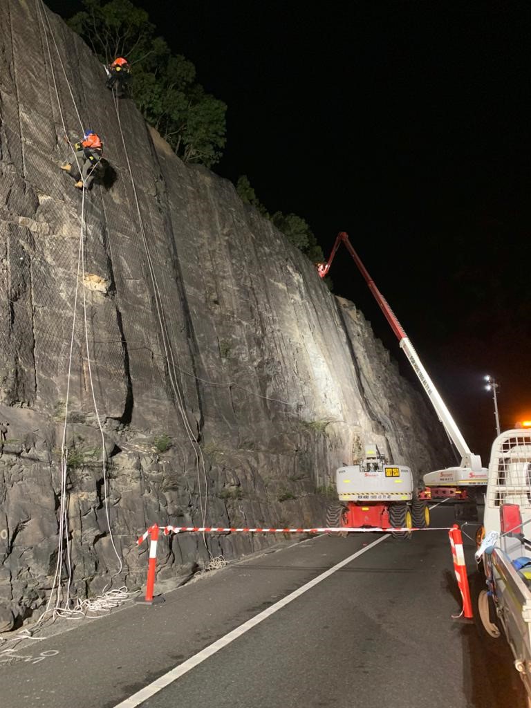 M1 Motorway Rope Access Rockfall Protection Mesh Drape, NSW - Rix Asset ...