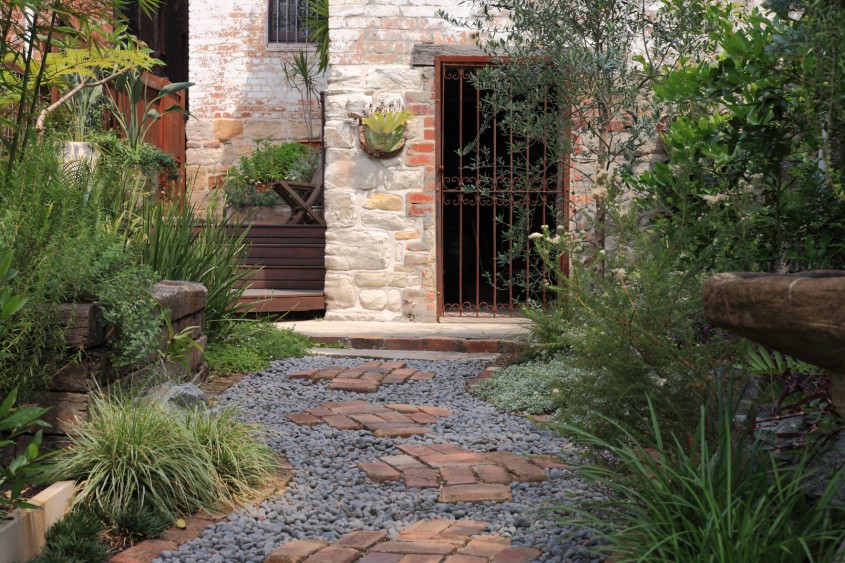 A RUSTIC COURTYARD IN GLEBE Inner West Landscape architecture | CALDesign