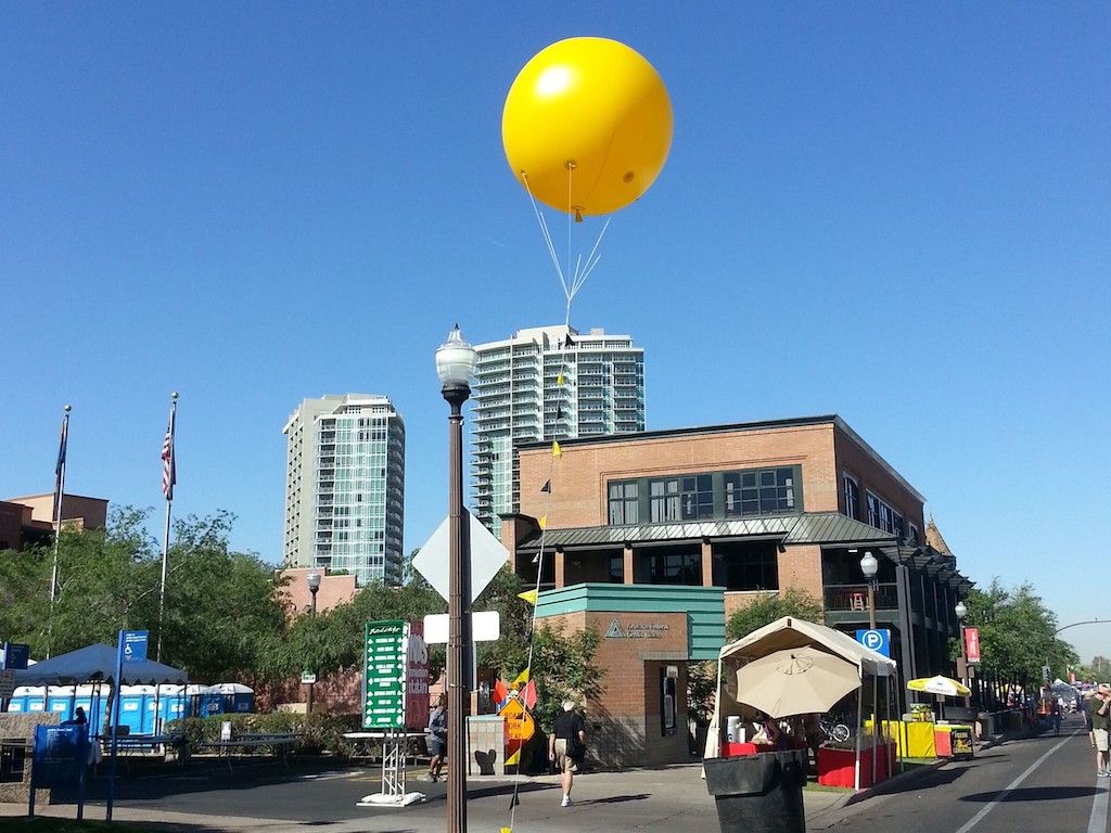 3 reasons to advertise with balloons and promotional Inflatables