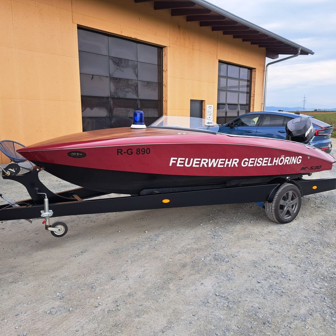 Feuerwehr Geiselhöring beschafft Feuerwehrboot - Freiwillige Feuerwehr ...