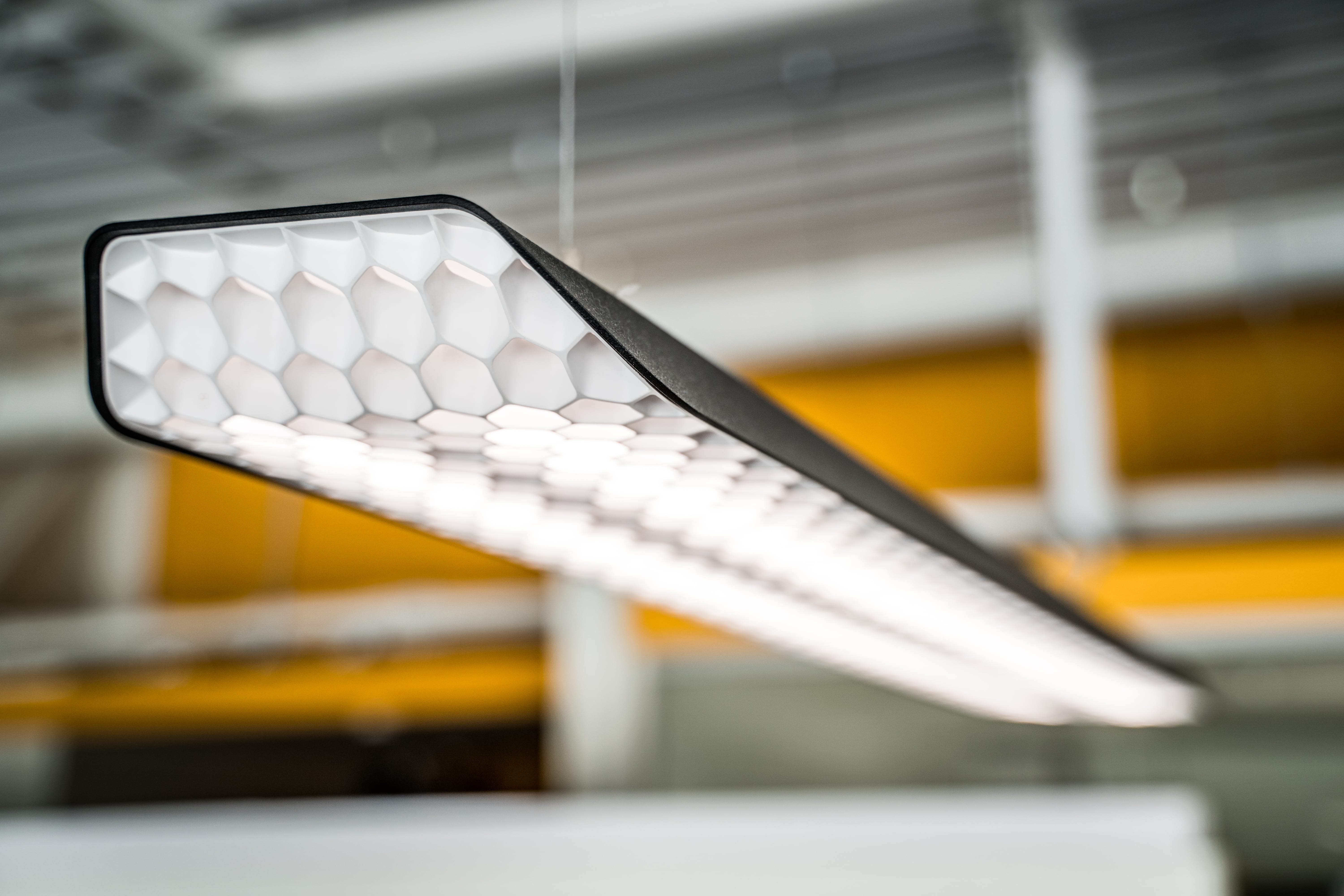 Gaisma un Serviss - Pilna spektra gaismas risinājumu serviss