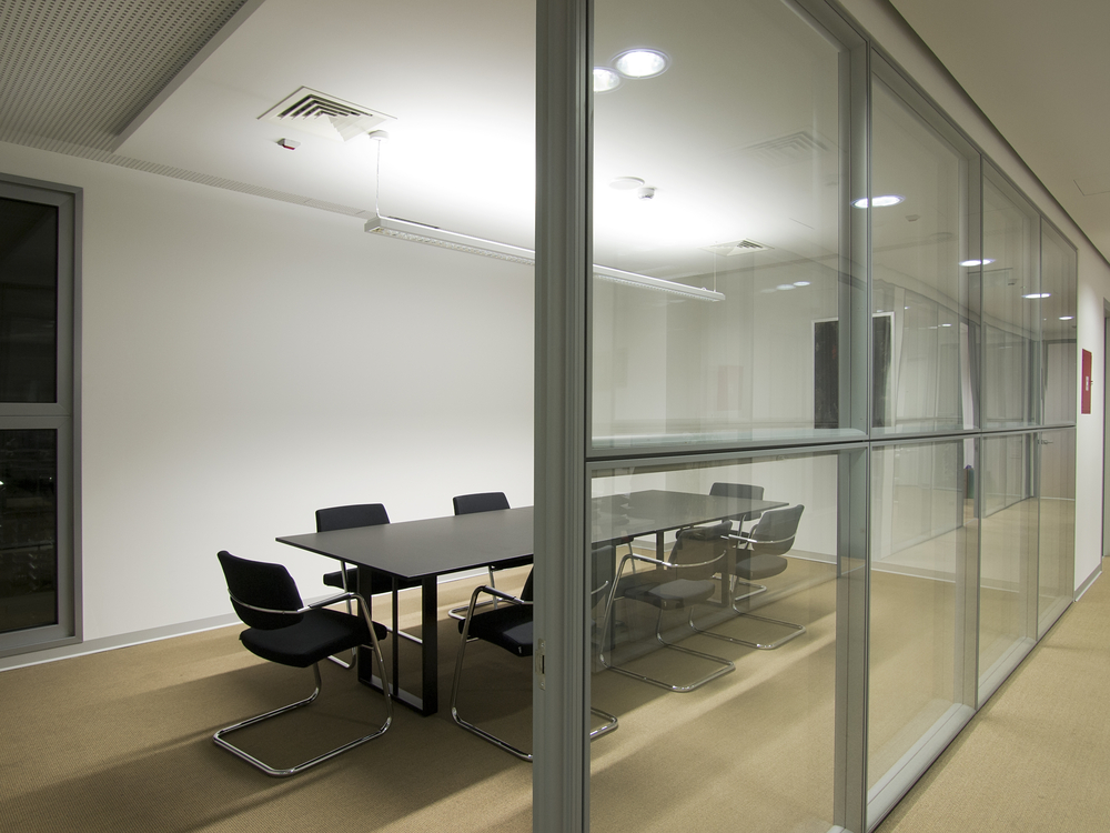Everything you need to know about glass partition acoustics | Spacelink ...