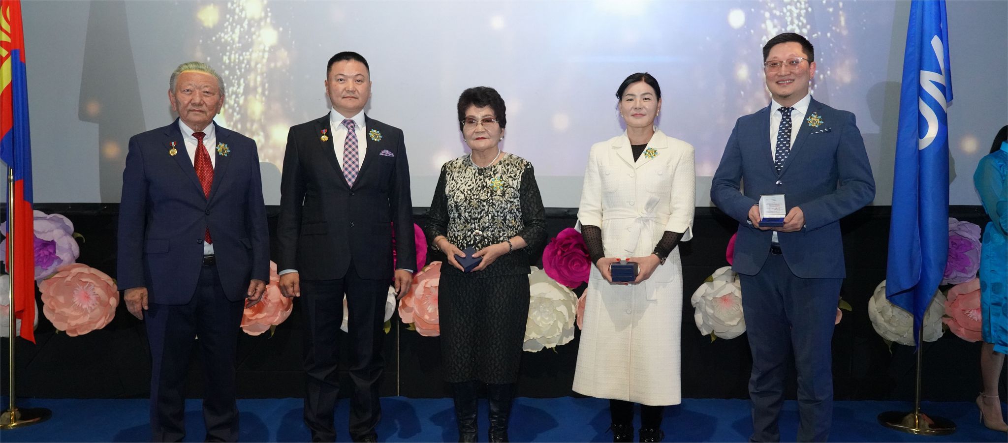 Nomin Holding - ТӨРИЙН ДЭЭД ОДОН, МЕДАЛЬ ГАРДУУЛАВ