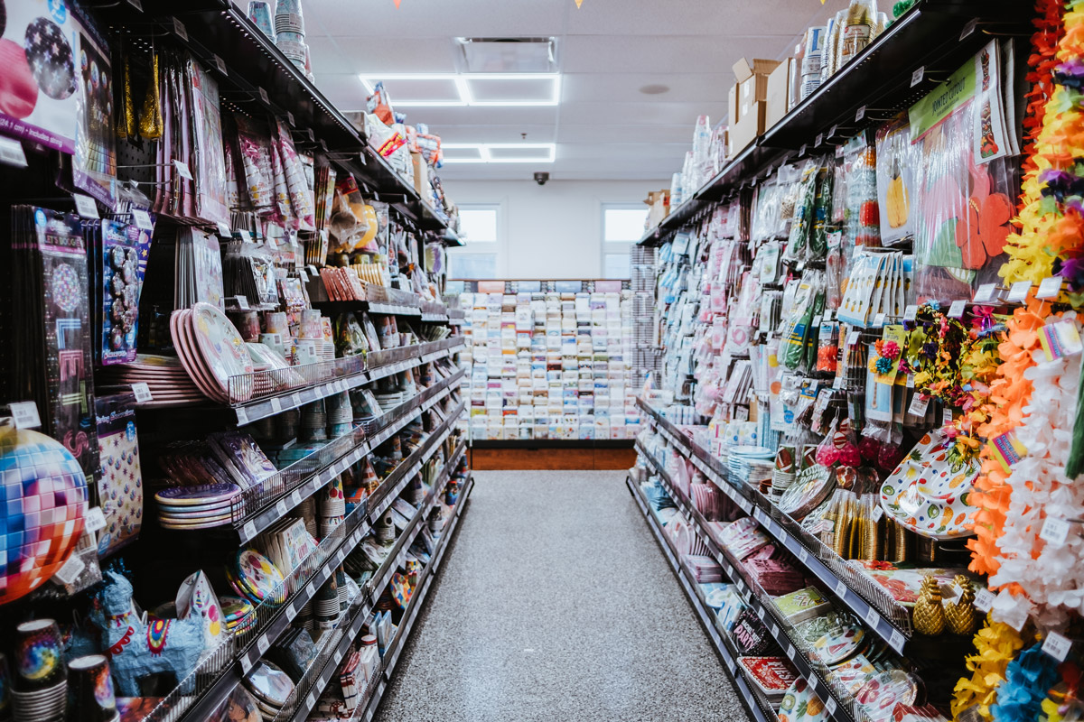 vic-store-fixtures-inc-dollar-ou-deux-victoriaville