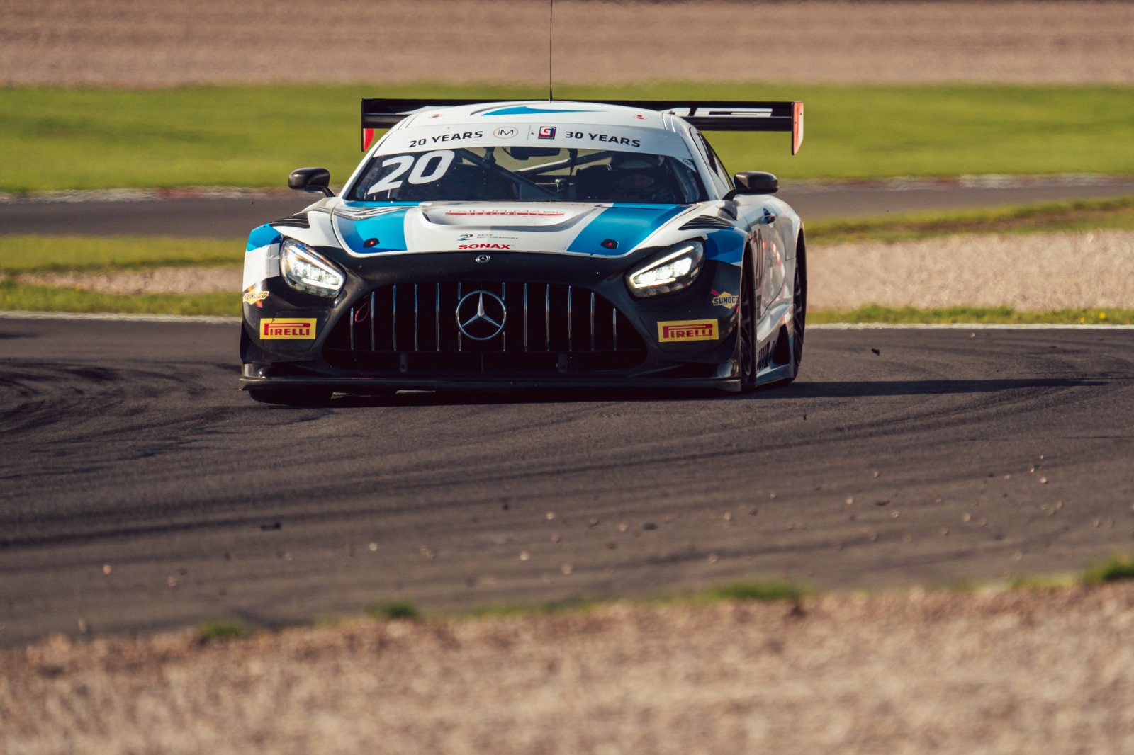 Race-winning pace for 2 Seas Motorsport at Donington Park season finale