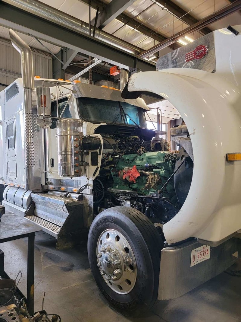 Cummins 871 to Detroit 60 DDEC V Engine Conversion