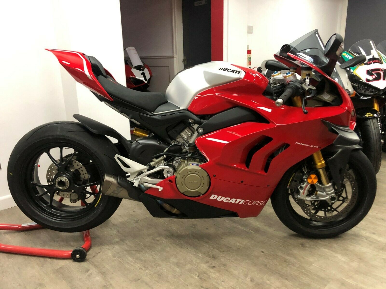 DUCATI PANIGALE V4R 2019 AKRAPOVIC 1300 MILES CORSE RACE TRACK DUCATI