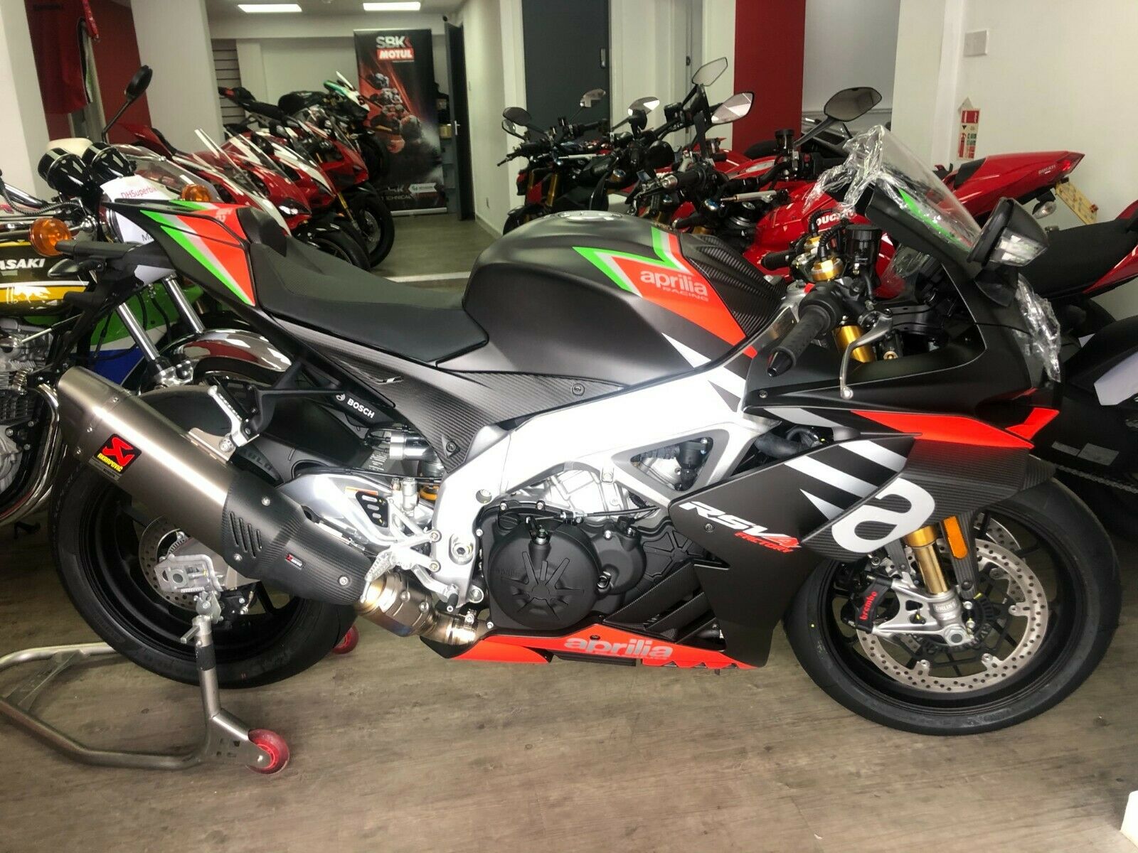 APRILIA RSV4 1100 FACTORY BRANDNEW RACE TRACK BIKE Aprilia