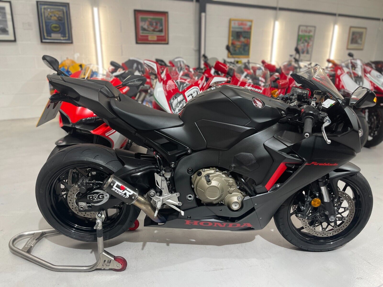 2018 HONDA CBR1000RR FIREBLADE BLACK SUPER SPORTS 2 OWNER 4300 MILES PX ...