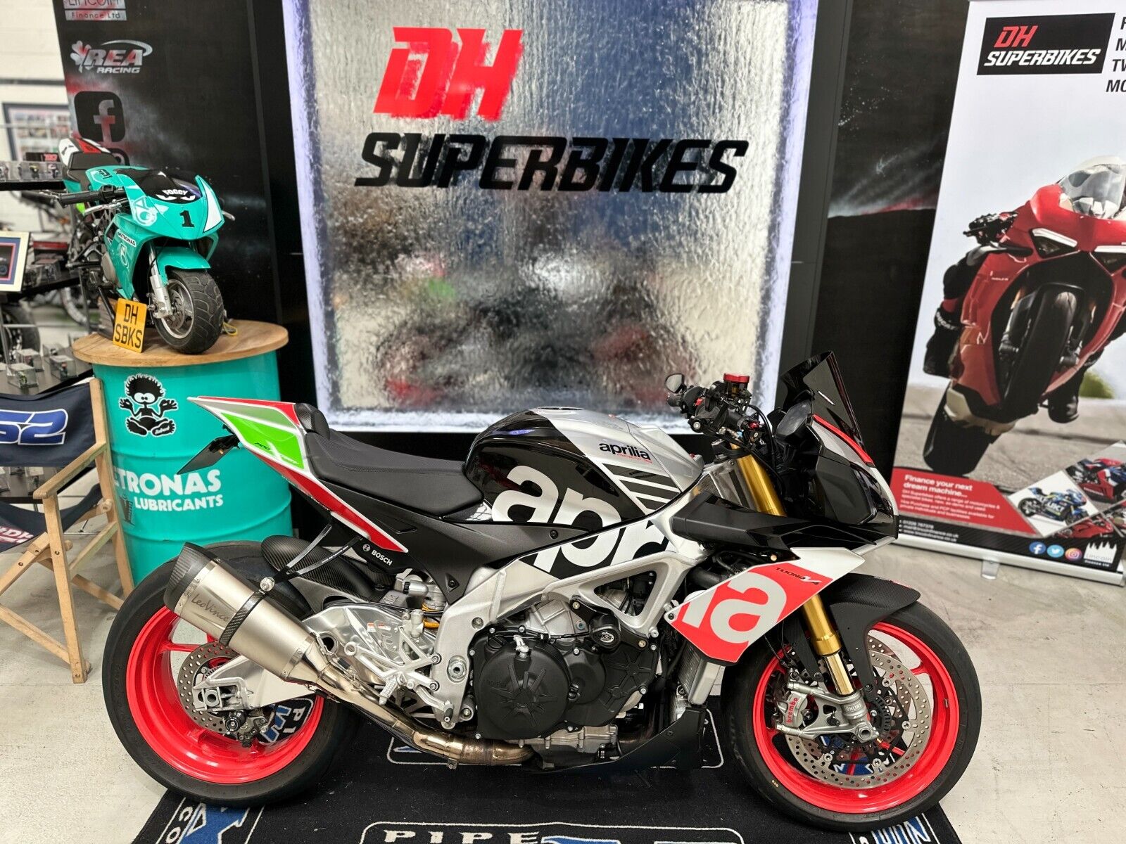 Aprilia Tuono V4 1100 Factory 2017 67 12200 Miles FSH Extras CERAMIC ...