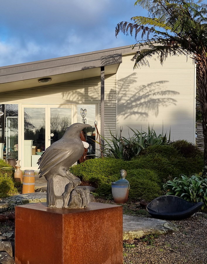 Tui Sculpture | Artwork by Bill Devoy