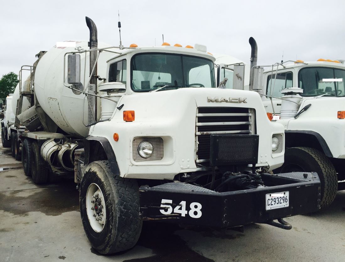 Worldwide Concrete Inventory: 2004 Mack DM690S